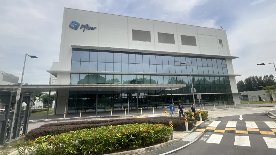 Pfizer unveils new $1b manufacturing facility in Tuas Biomedical Park ...