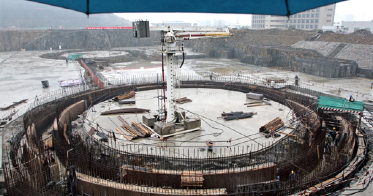 China assembles its first nuclear refueling machine | Asian Power