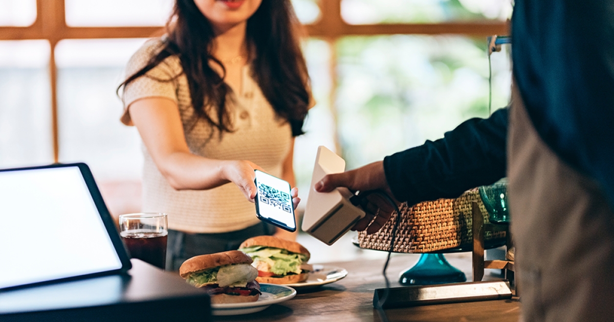 Burger prices rise as UK restaurant inflation hits new high | QSR Media