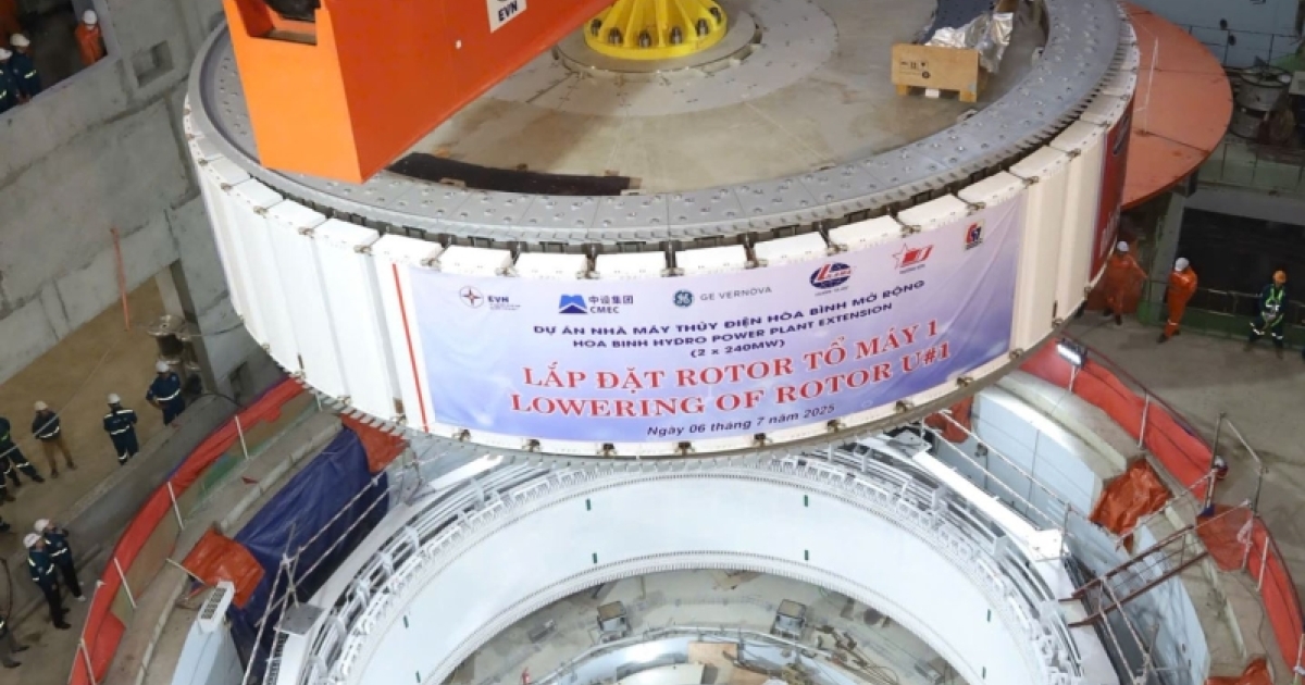 EVN installs rotor for unit 1 of Hoa Binh hydropower expansion | Asian ...