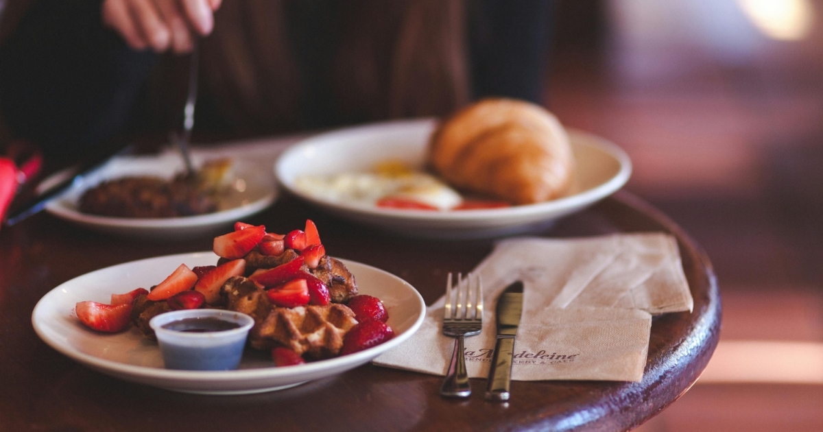 Rising costs push Singaporeans to cut back on dining out | QSR Media Asia
