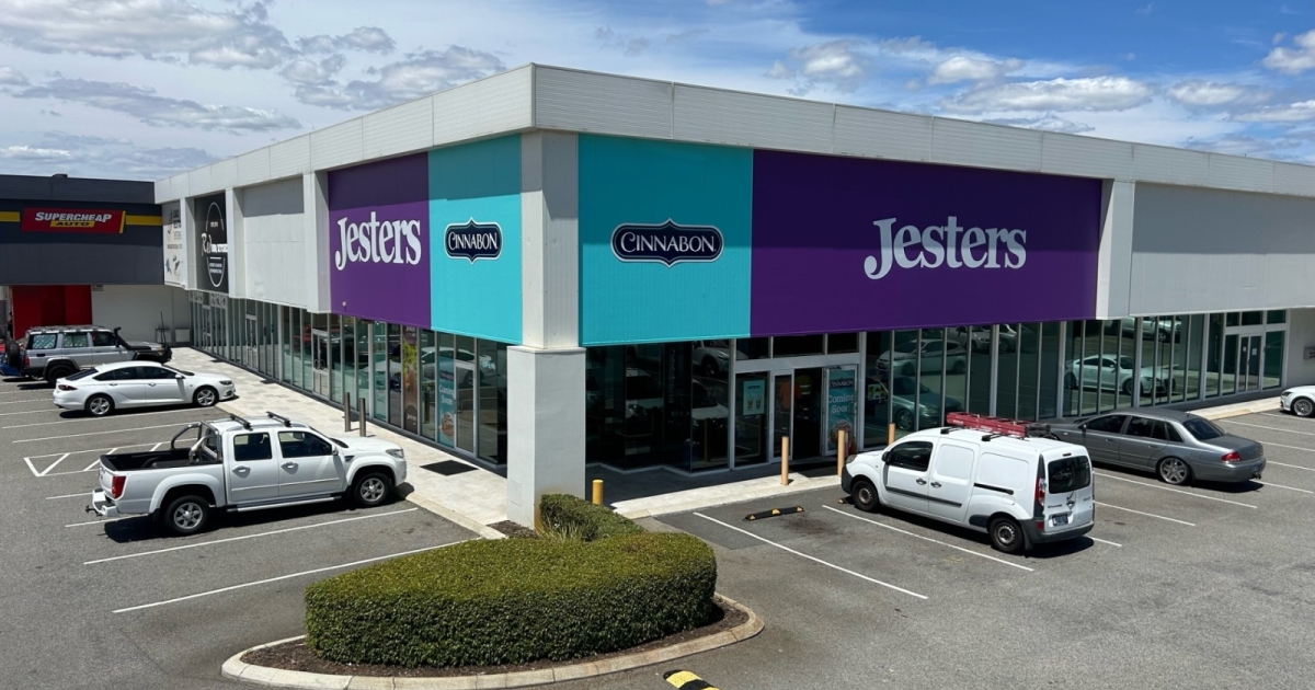 Boxx Brands opens third dual Cinnabon-Jesters store | QSR Media