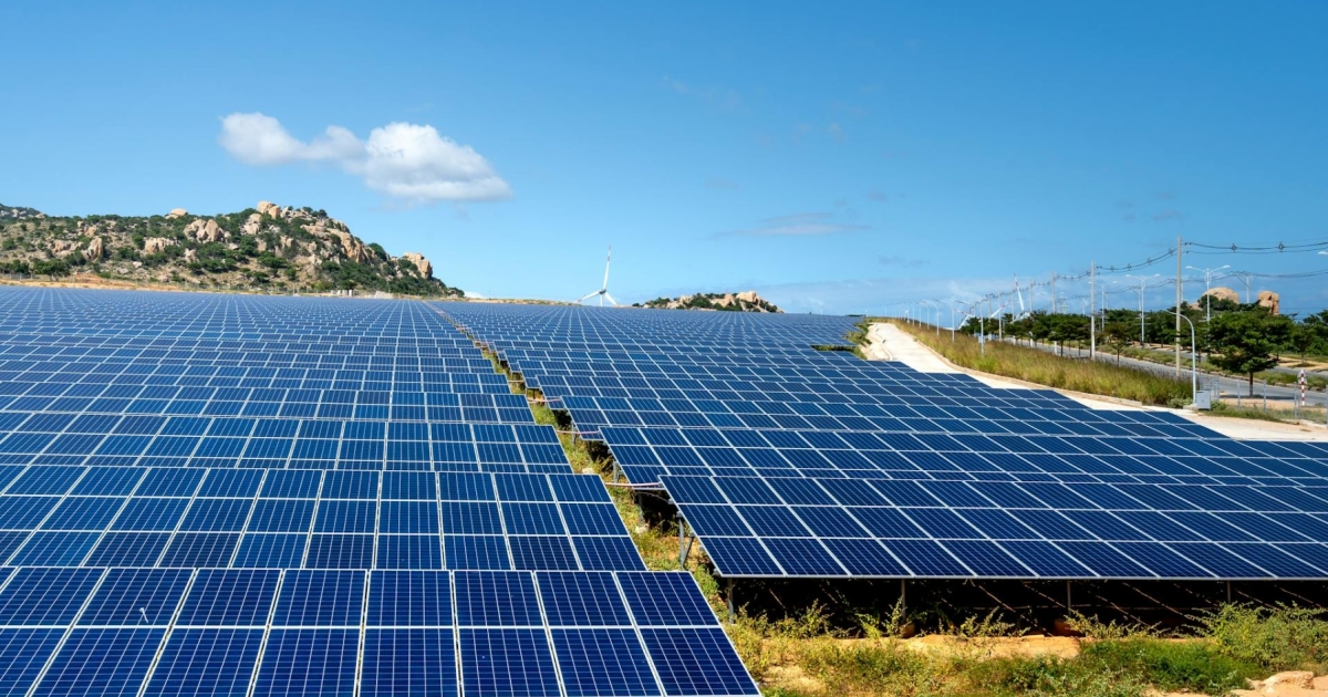 Global RE capacity hits record 5,149 GW in 2025 amidst geopolitical ...
